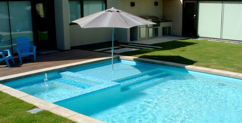 Parasols et Piscines : Plusieurs Possibilités Pour Se Détendre à l ...